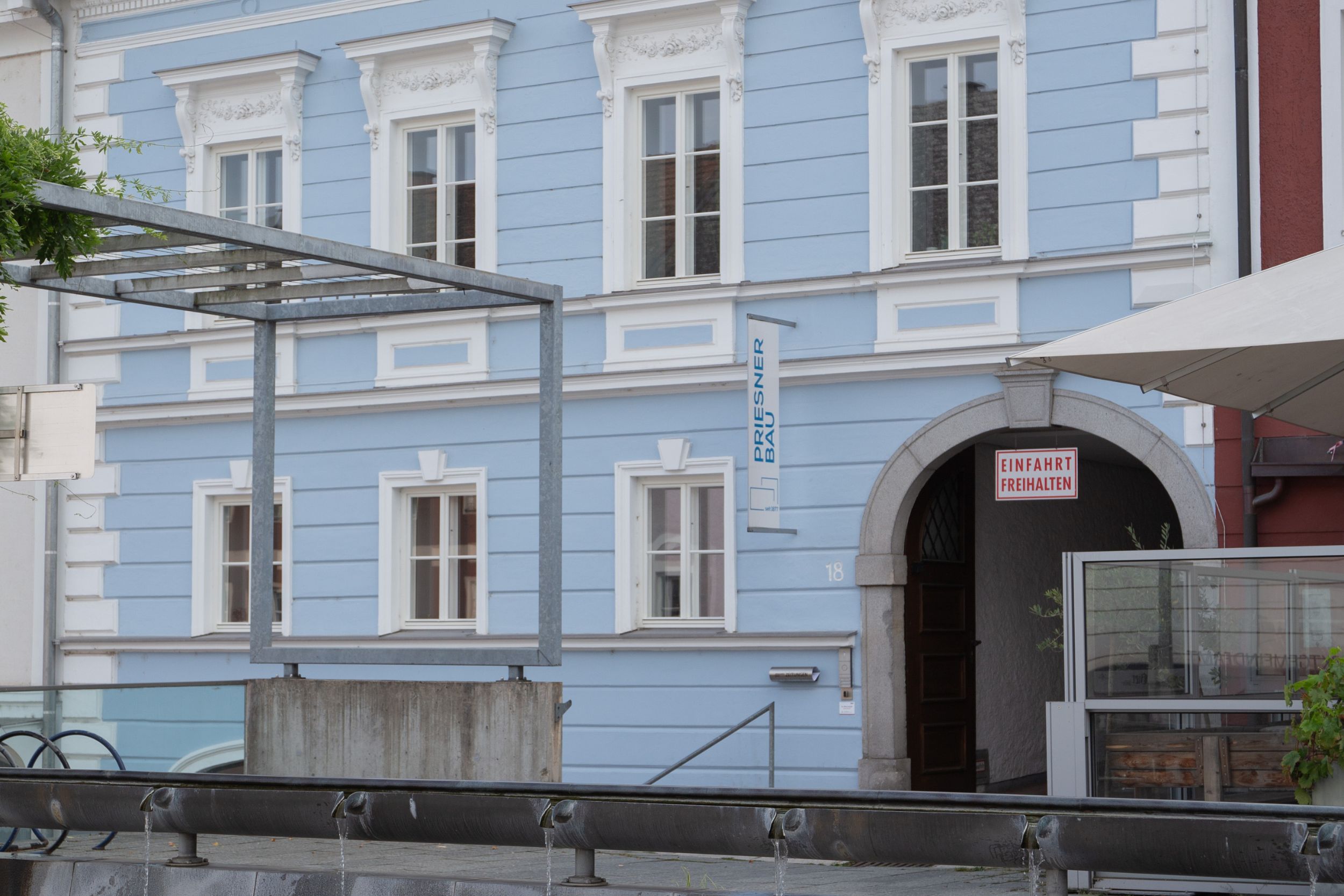 Baufirma Priesner Bau - Neues Büro am Marktplatz in Ottensheim